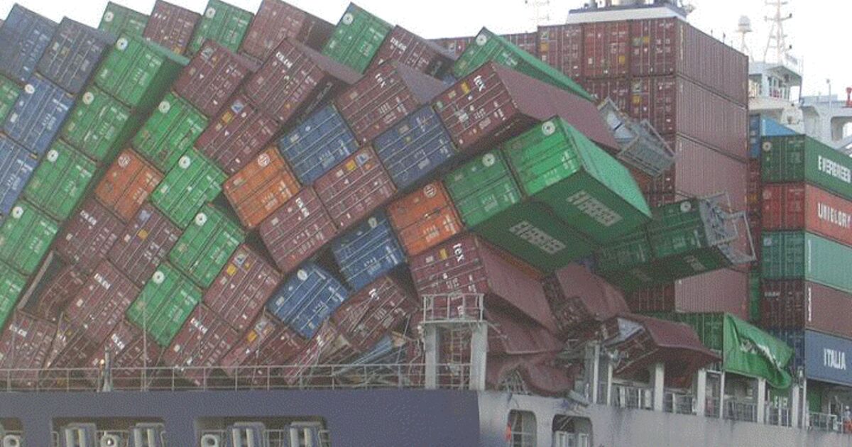 世の中には『荷崩れしたコンテナ船の写真』マニアがいるらしい…しかしその筋の人には全く笑えない写真だった「運送会社にとってはマジモンのグロ画像 ...